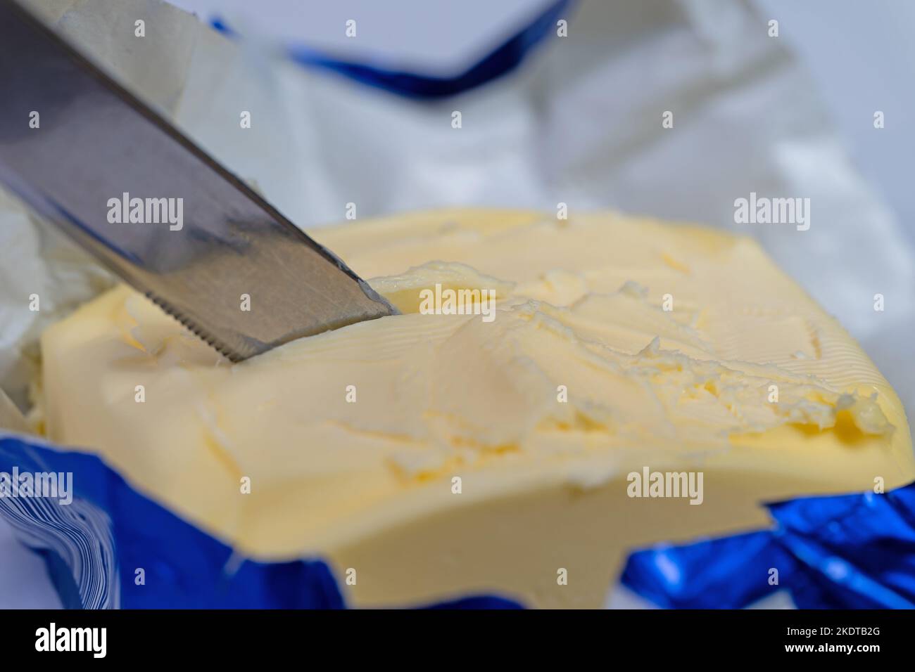 Butter and knife in a close-up Stock Photo - Alamy