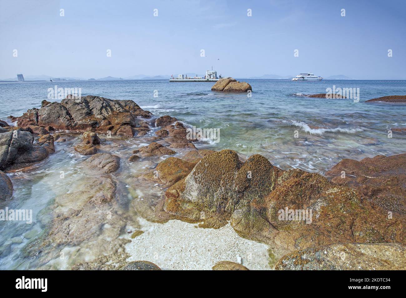 The beach and reef Stock Photo - Alamy