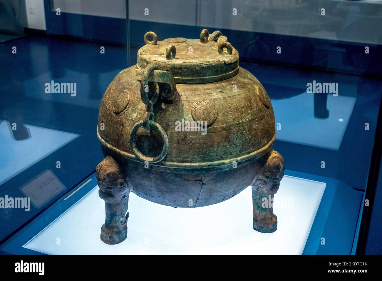Zhengzhou museum: bronze inscriptions small mouth ding, Jupiter era the ...
