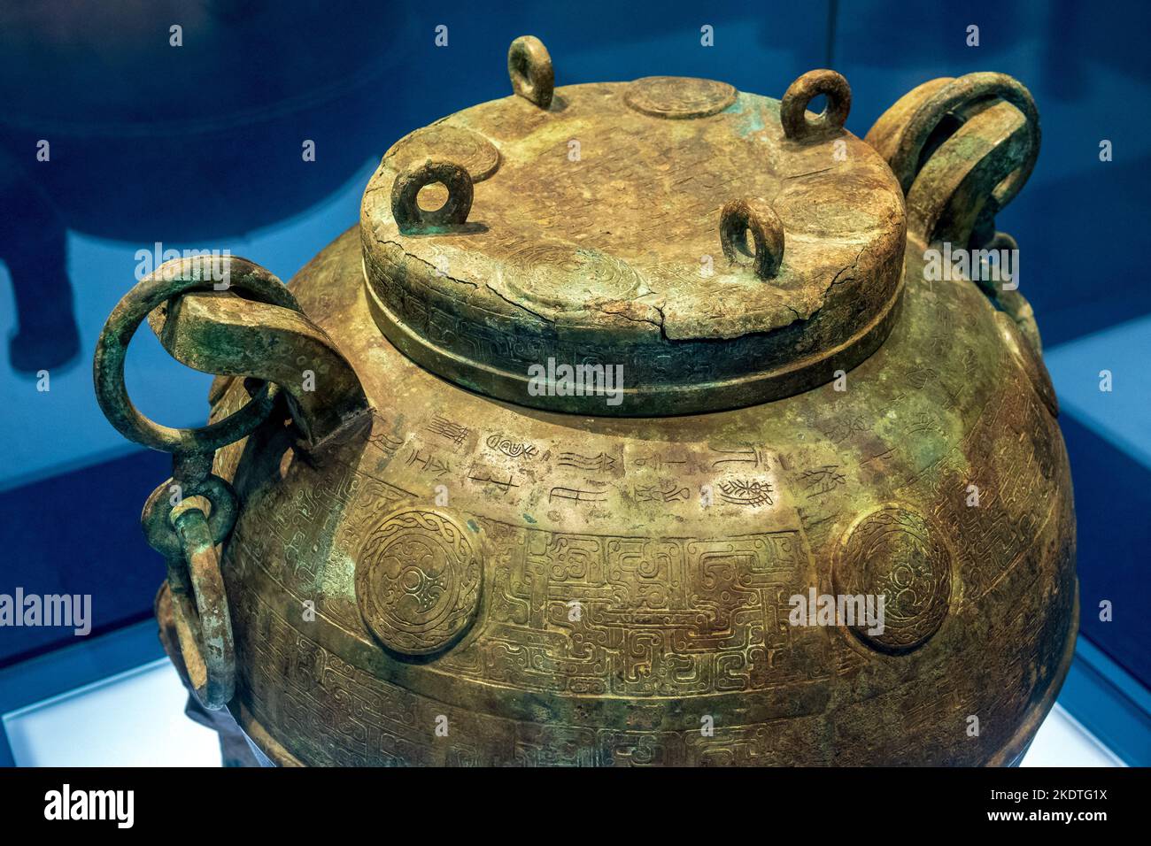Zhengzhou museum: bronze inscriptions small mouth ding, Jupiter era the ...