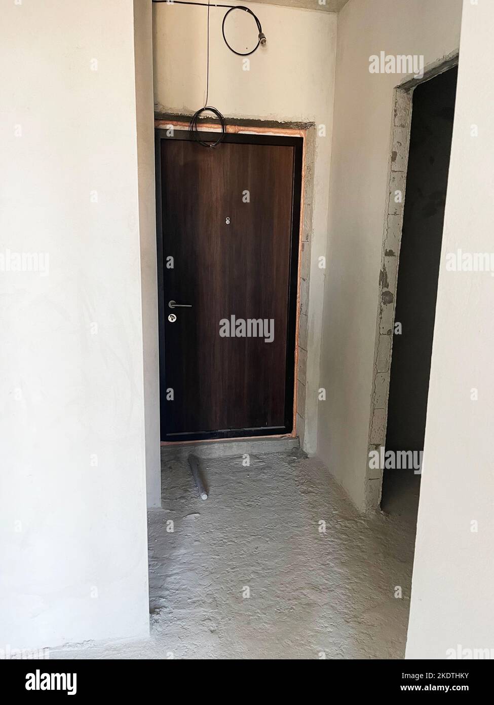 Apartment without finishing repair hi-res stock photography and images ...