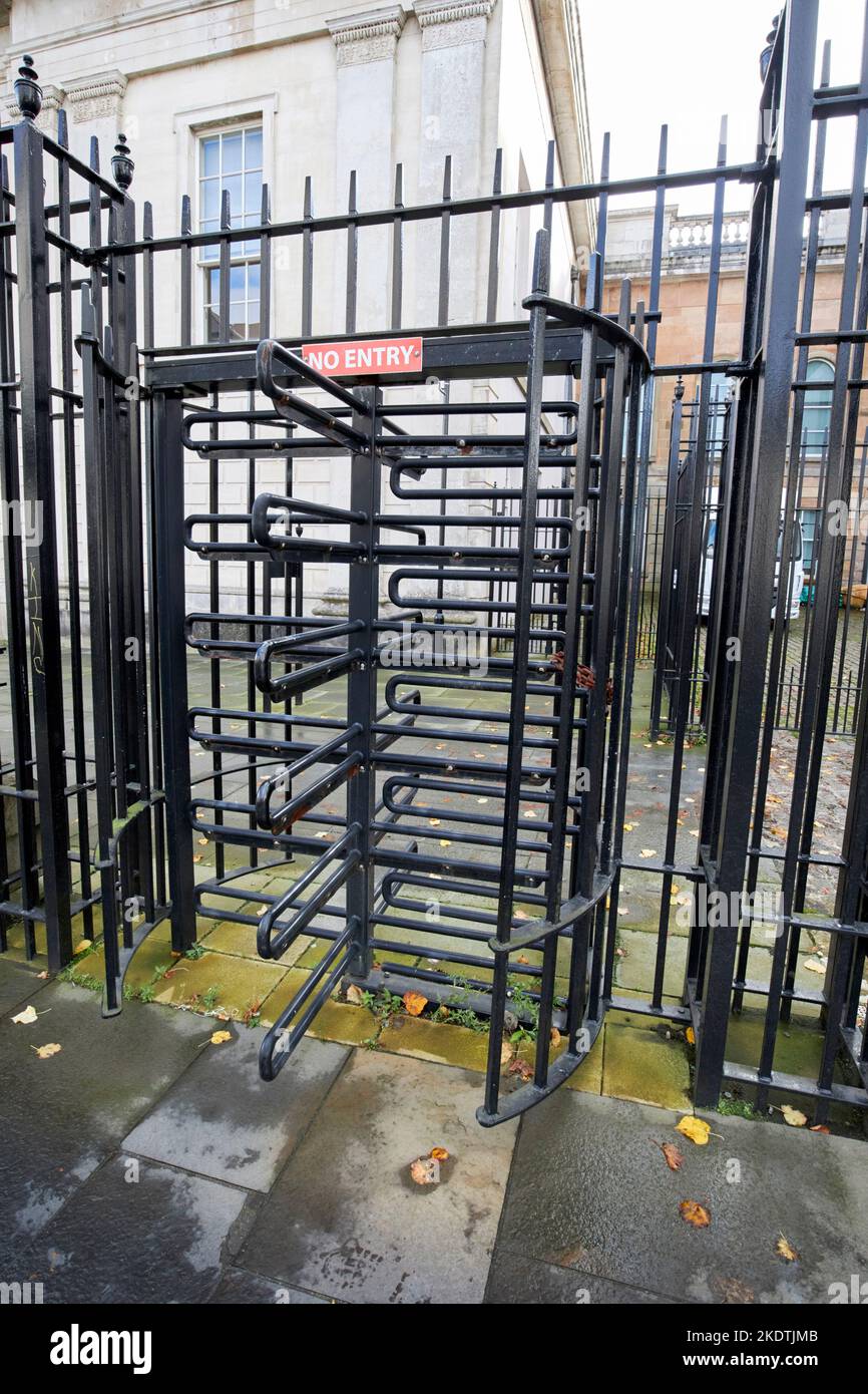 security pedestrian turnstile outside derry courthouse derry ...