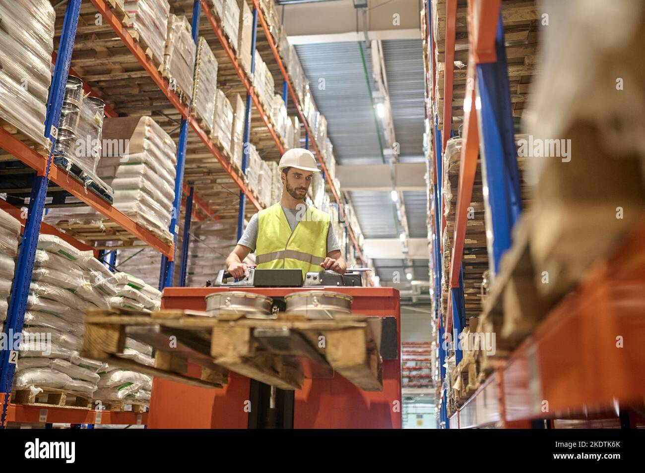 Cargo handling facility hi-res stock photography and images - Alamy
