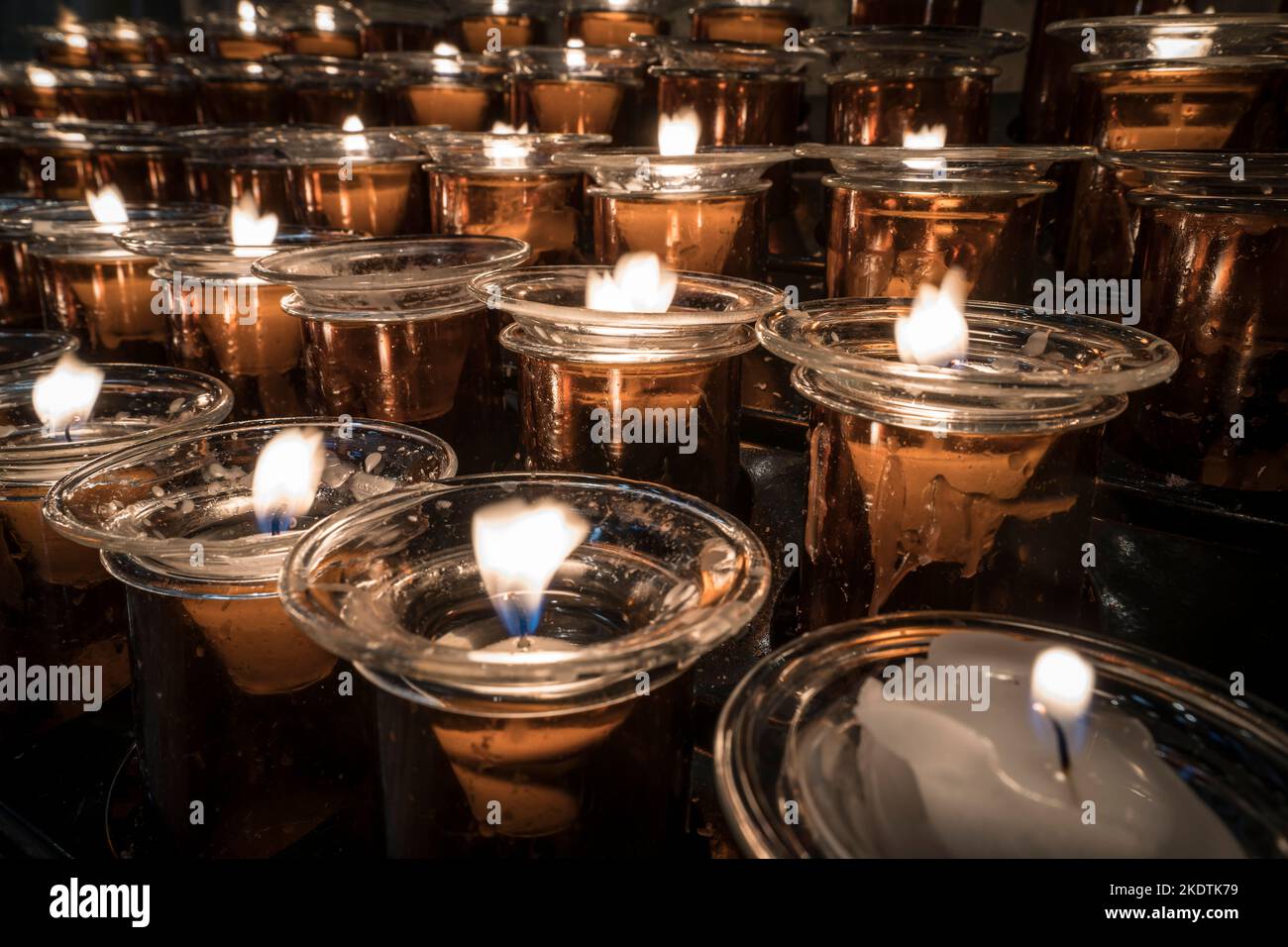 praying candles in a church Stock Photo - Alamy