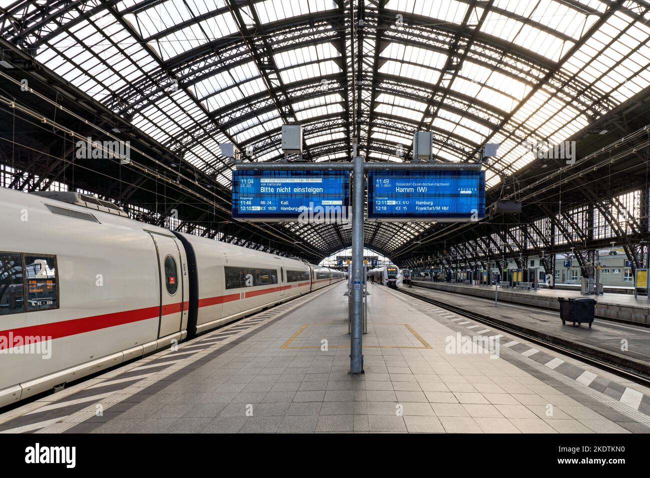 platform in Cologne main station Stock Photo - Alamy