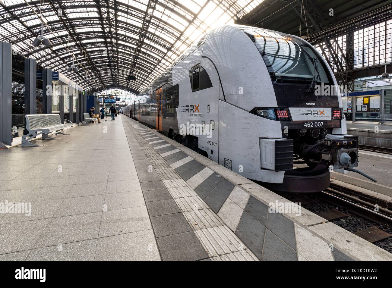 RRX Rhein-Ruhr-Express Siemens Desiro HC regional train at Cologne main station Stock Photo - Alamy