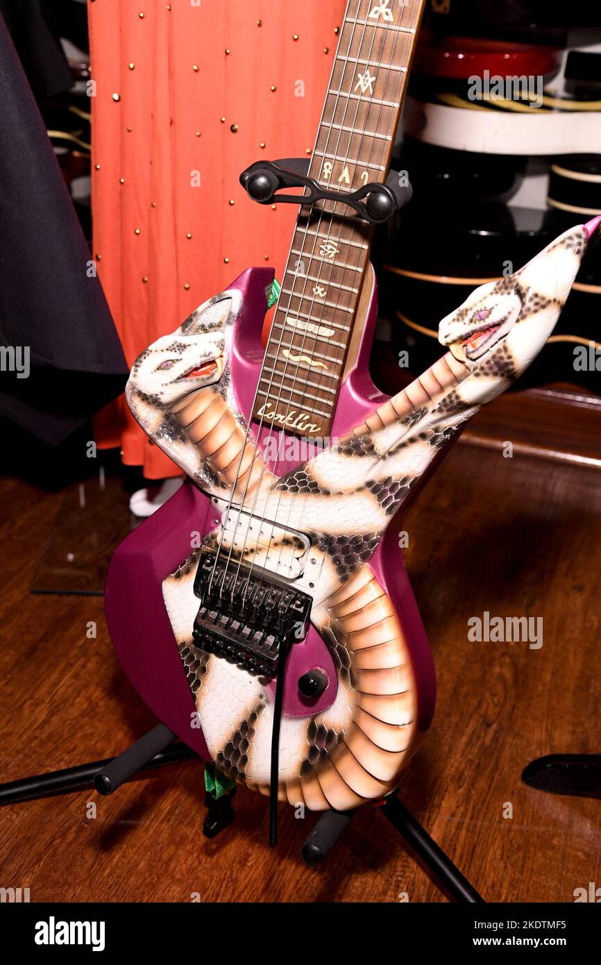 Steve Vai's 1990S Conklin Custom Seven String electric guitar ("Lonlin ...