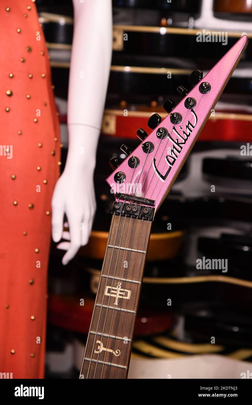 Steve Vai's 1990S Conklin Custom Seven String electric guitar ("Lonlin ...
