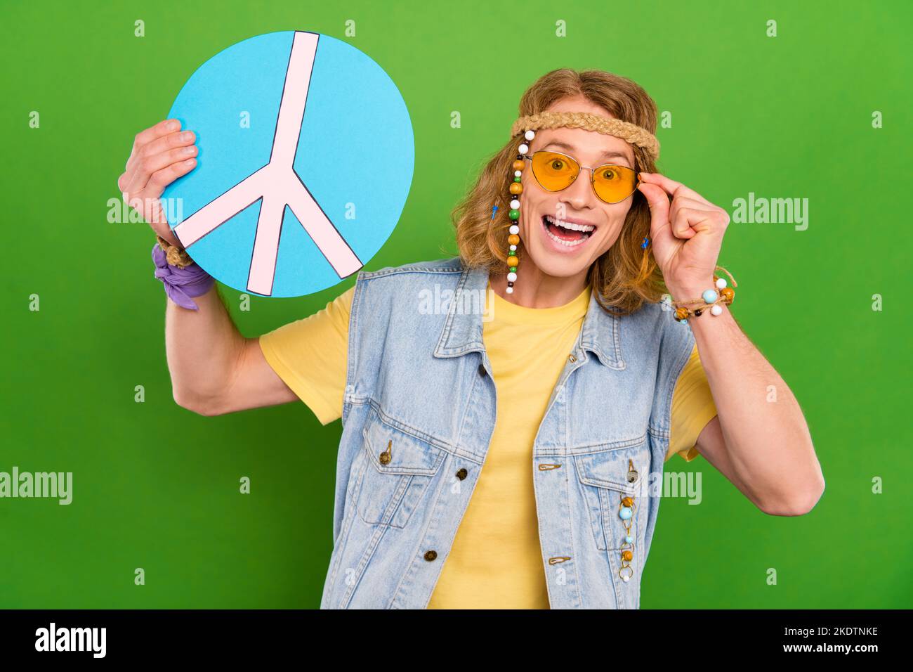 60s hand peace symbol hi-res stock photography and images - Alamy