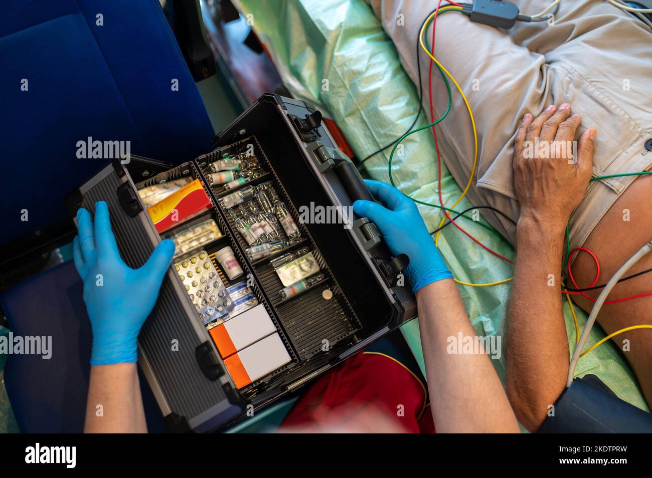 Paramedic drug emergency patient hi-res stock photography and images ...