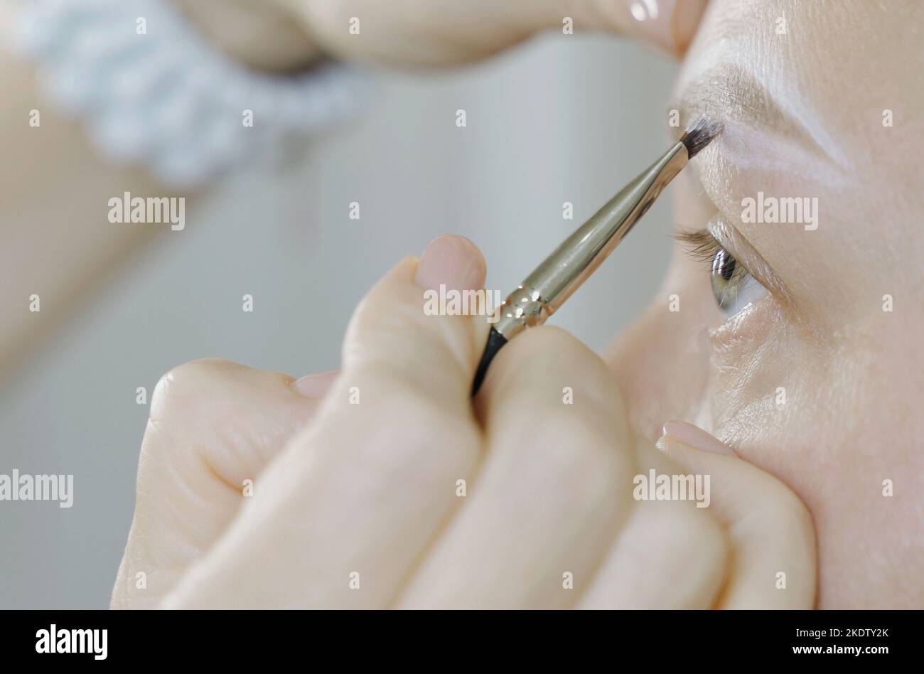 Coloring with white lines the design of the shape of the eyebrows on ...