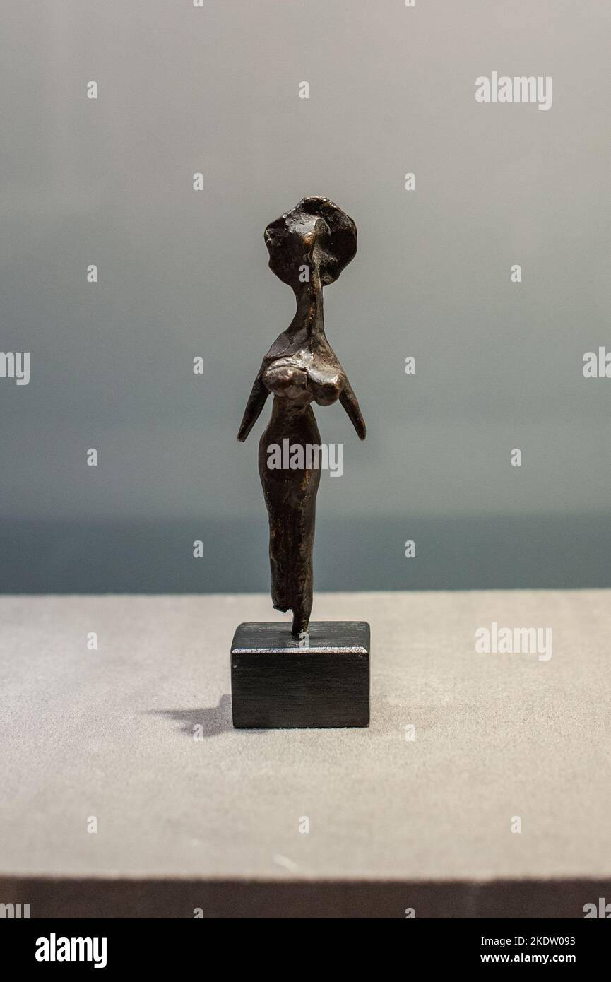 Pablo Picasso (1881-1973) Femme debout numbered ‘7/10’ (on the back ...