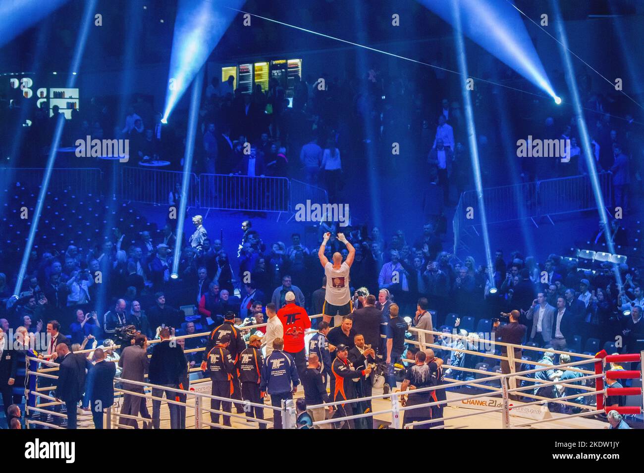 28-11-2015 Dusseldorf Germany. the new champion Tyson Fury stood on the ...
