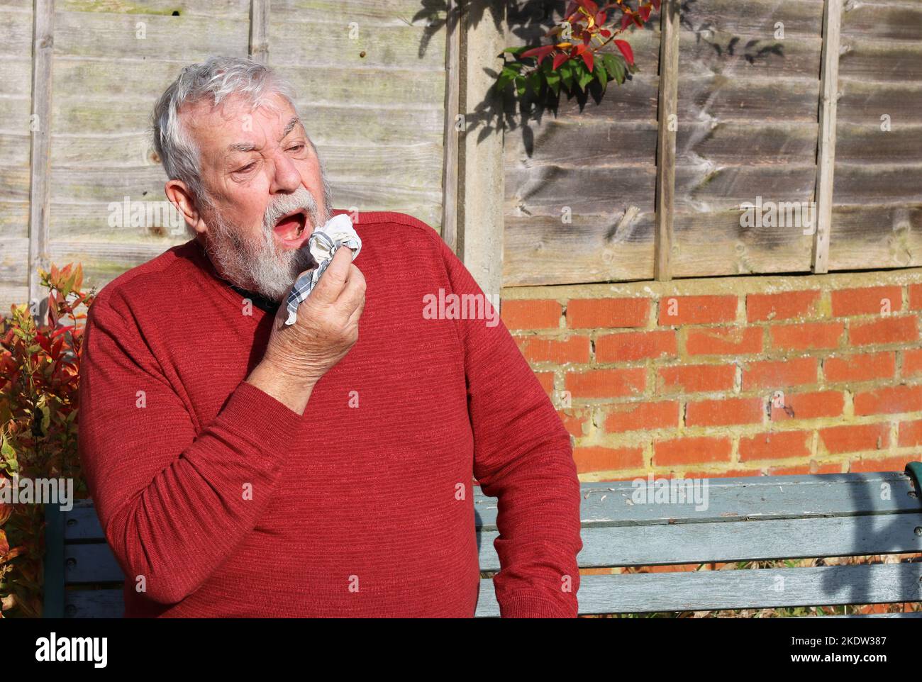 Man cold holding tissue hi-res stock photography and images - Alamy