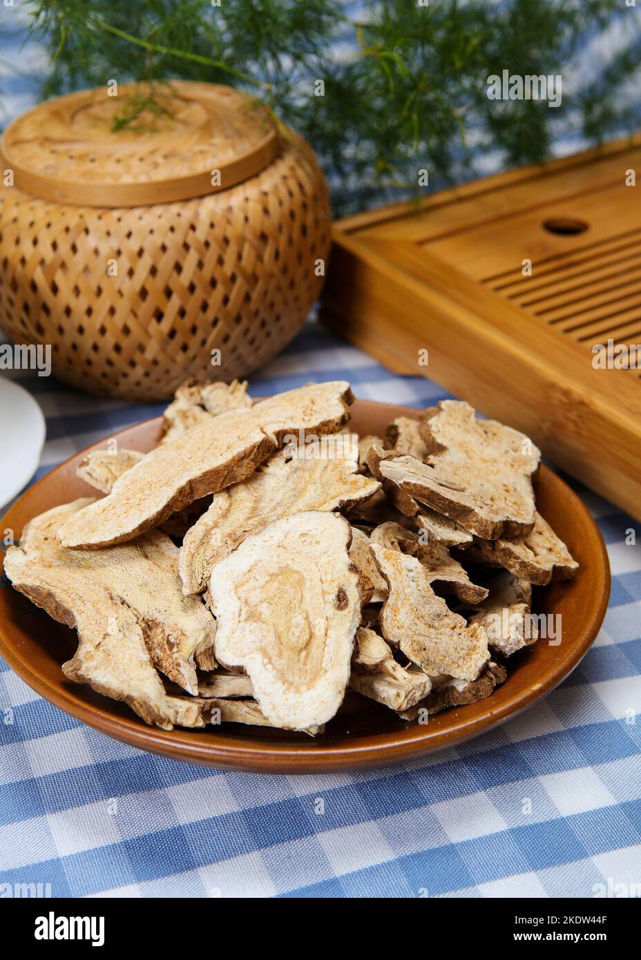 Chinese herbal medicine atractylodes Stock Photo - Alamy