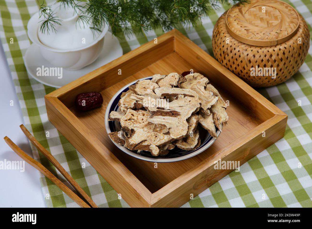 Chinese herbal medicine atractylodes Stock Photo - Alamy