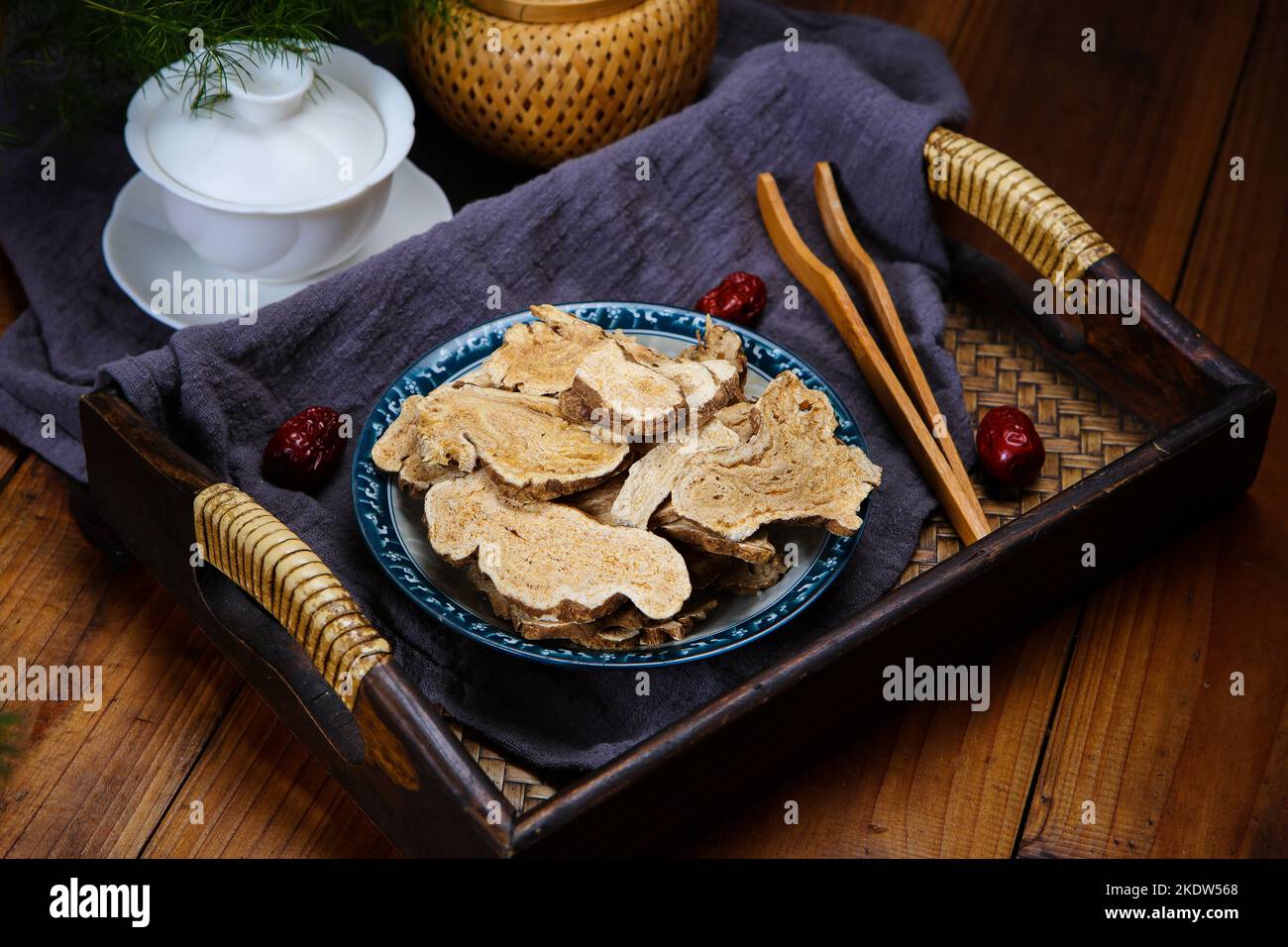 Chinese herbal medicine atractylodes Stock Photo - Alamy