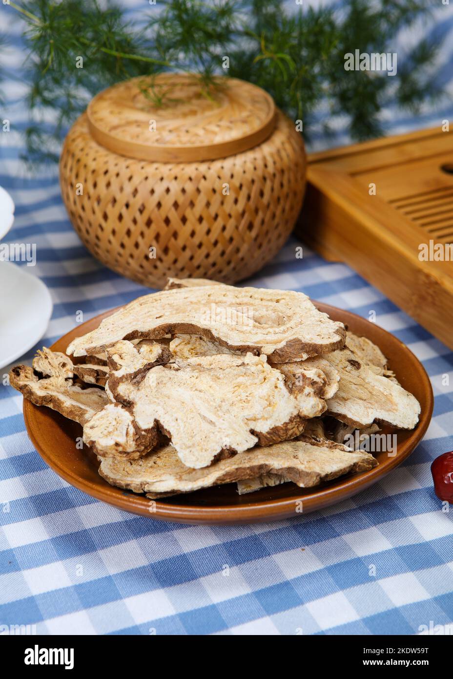 Chinese herbal medicine atractylodes Stock Photo - Alamy