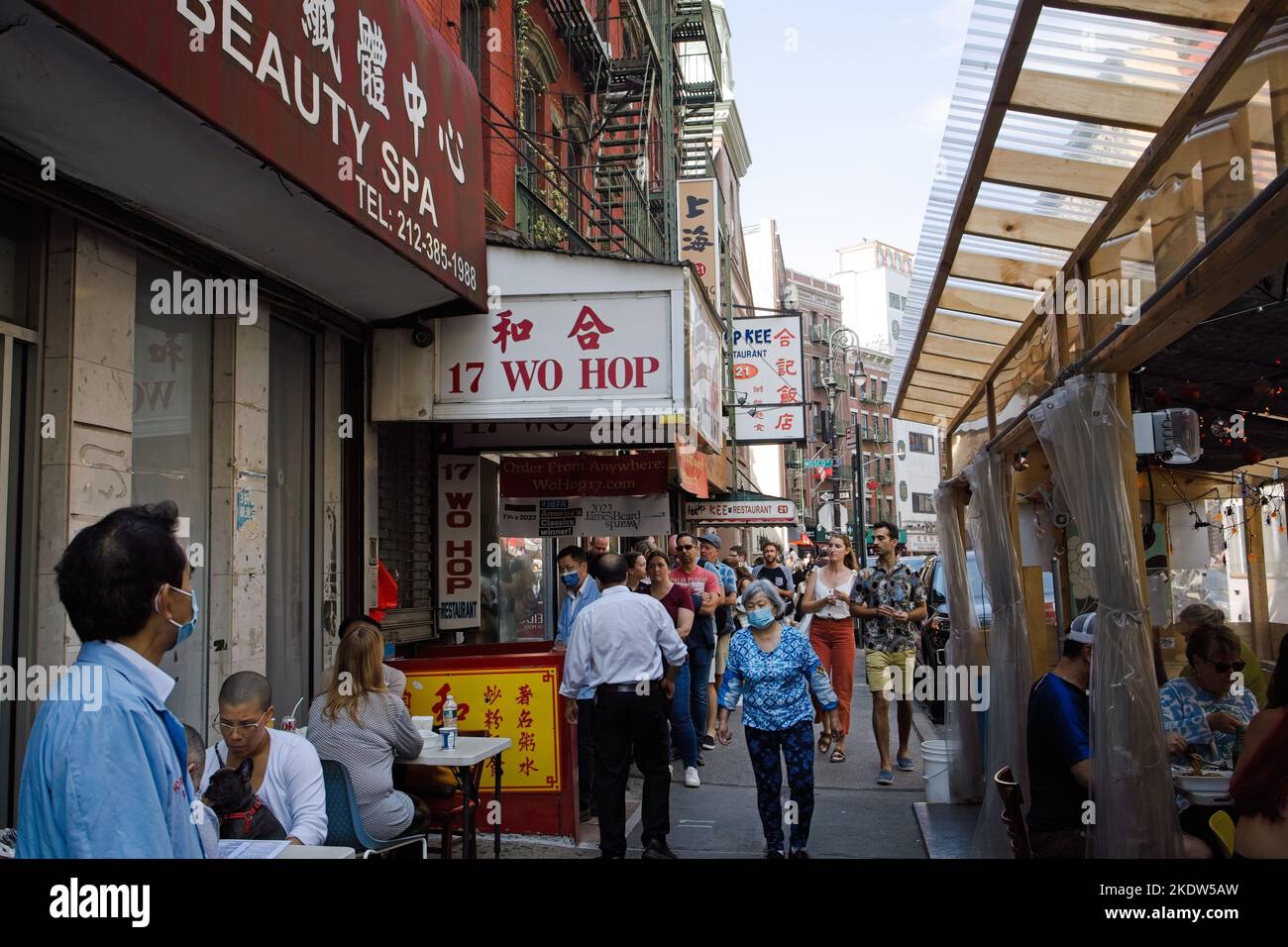 New York, NY, USA - Nov 8, 2022: A sidewalk on Mott Street bursting ...