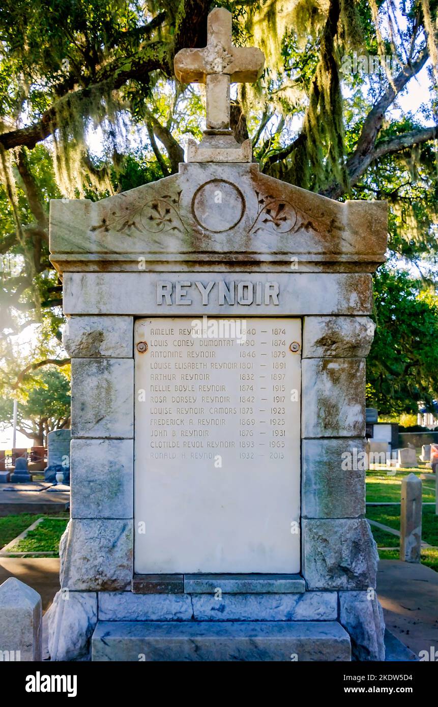 Reynoir family grave hi-res stock photography and images - Alamy