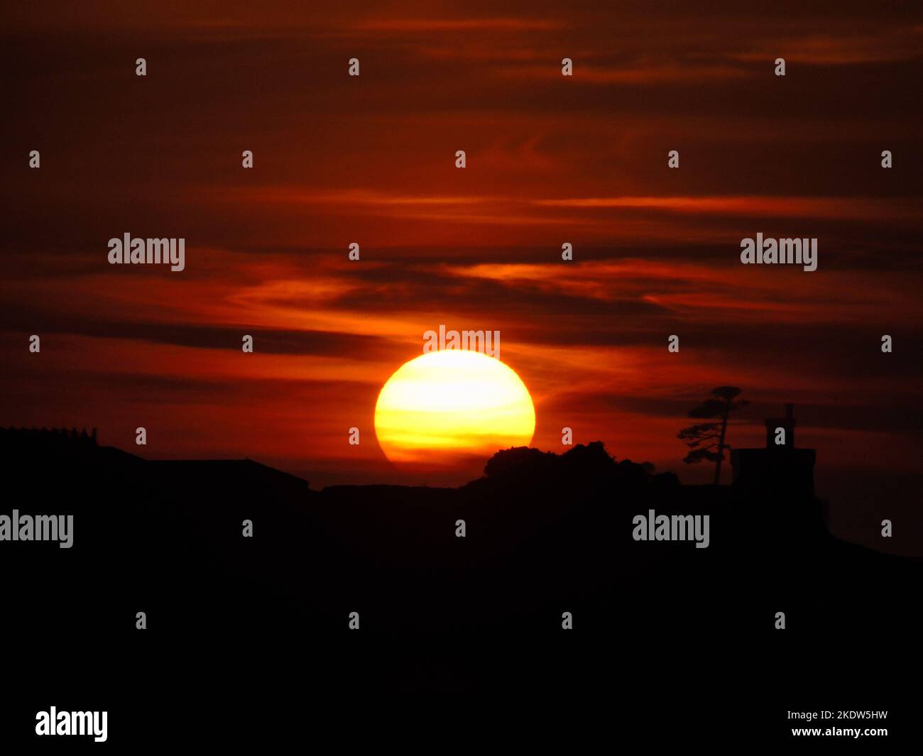 Sun and mountain hi-res stock photography and images - Alamy