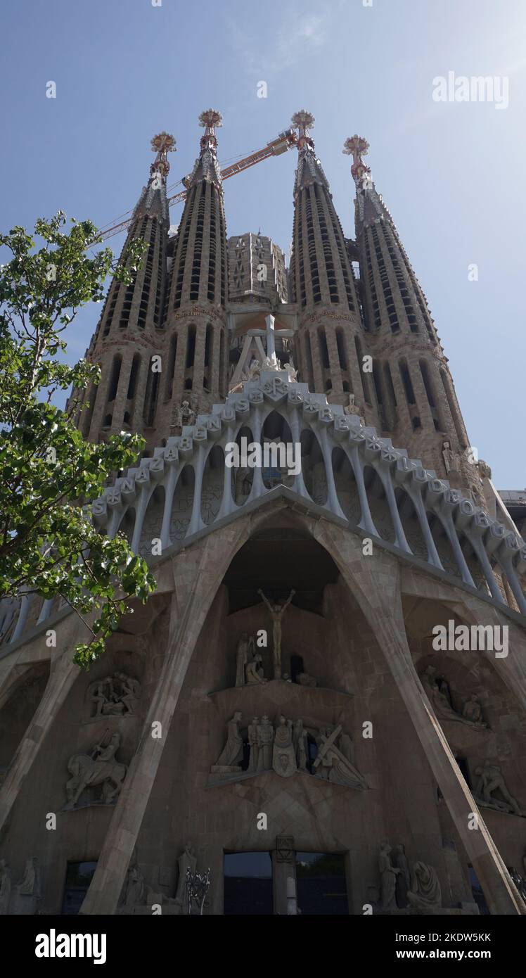The Basílica i Temple Expiatori de la Sagrada Família, in Spanish ...