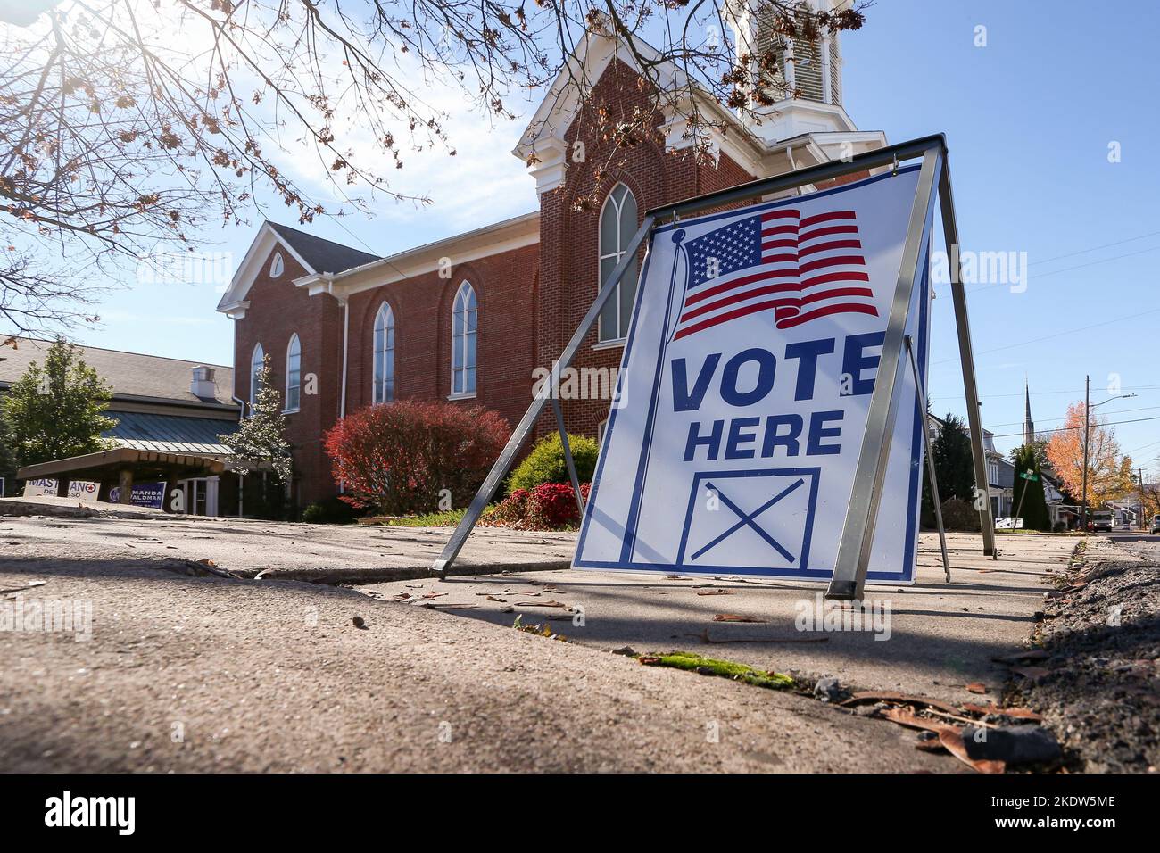 Democrat party signs 2022 hi-res stock photography and images - Alamy