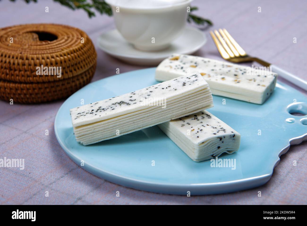 Small amount of rice hi-res stock photography and images - Alamy