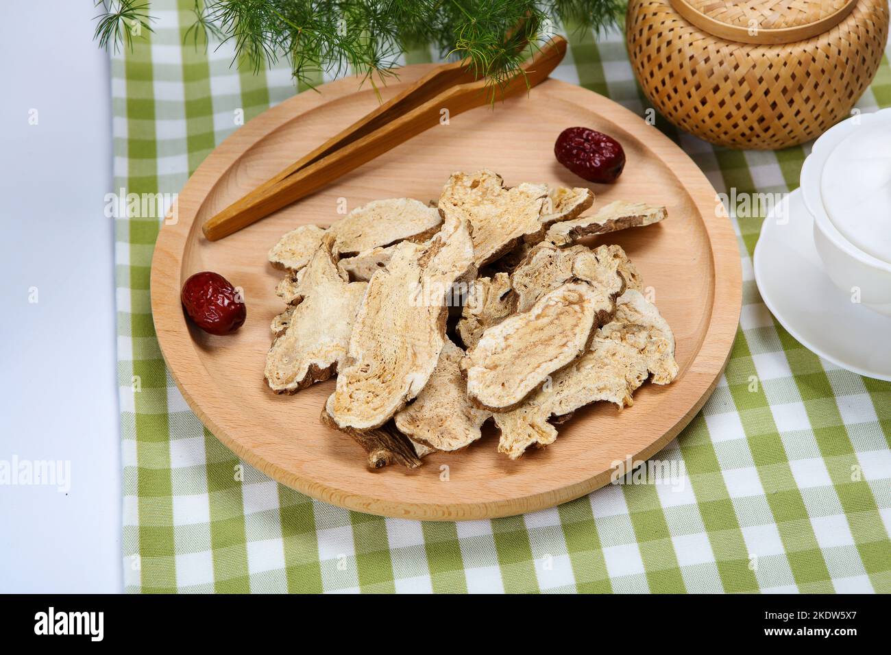 Chinese herbal medicine atractylodes Stock Photo - Alamy
