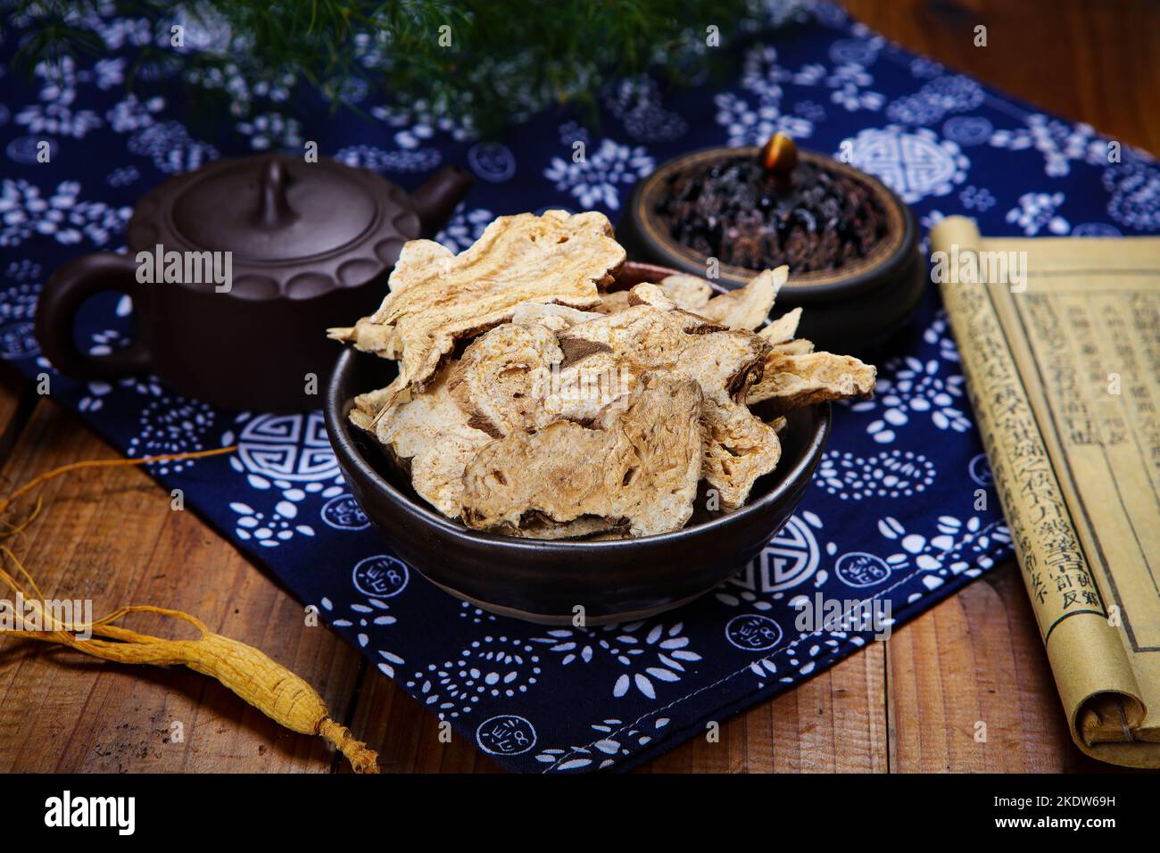 Chinese herbal medicine atractylodes Stock Photo - Alamy