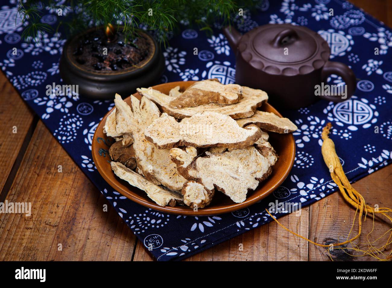 Chinese herbal medicine atractylodes Stock Photo - Alamy