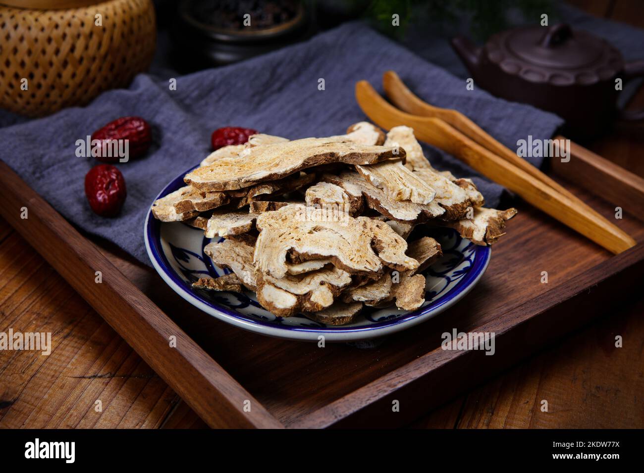 Chinese herbal medicine atractylodes Stock Photo - Alamy