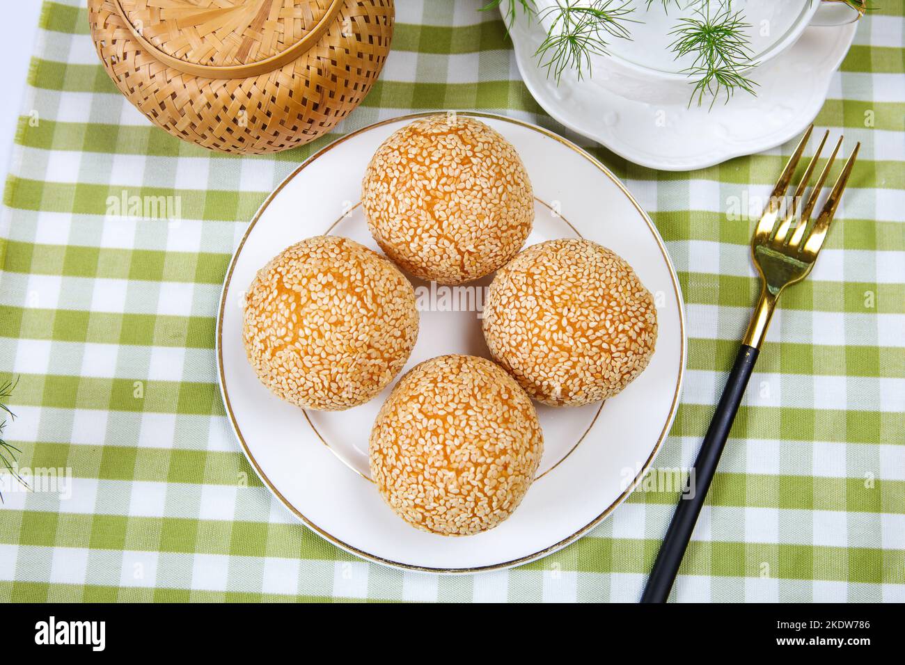 Sesame seed balls chinese hi-res stock photography and images - Alamy