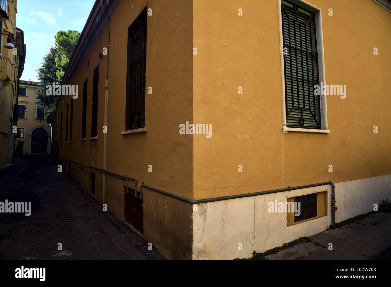 Corner of a narrow street in an italian town Stock Photo - Alamy