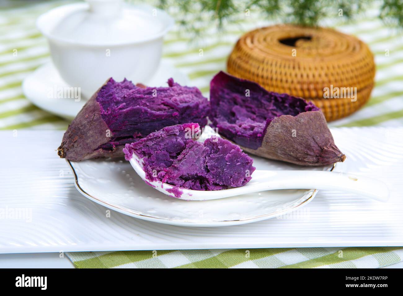 Cooked purple sweet potato hi-res stock photography and images - Alamy