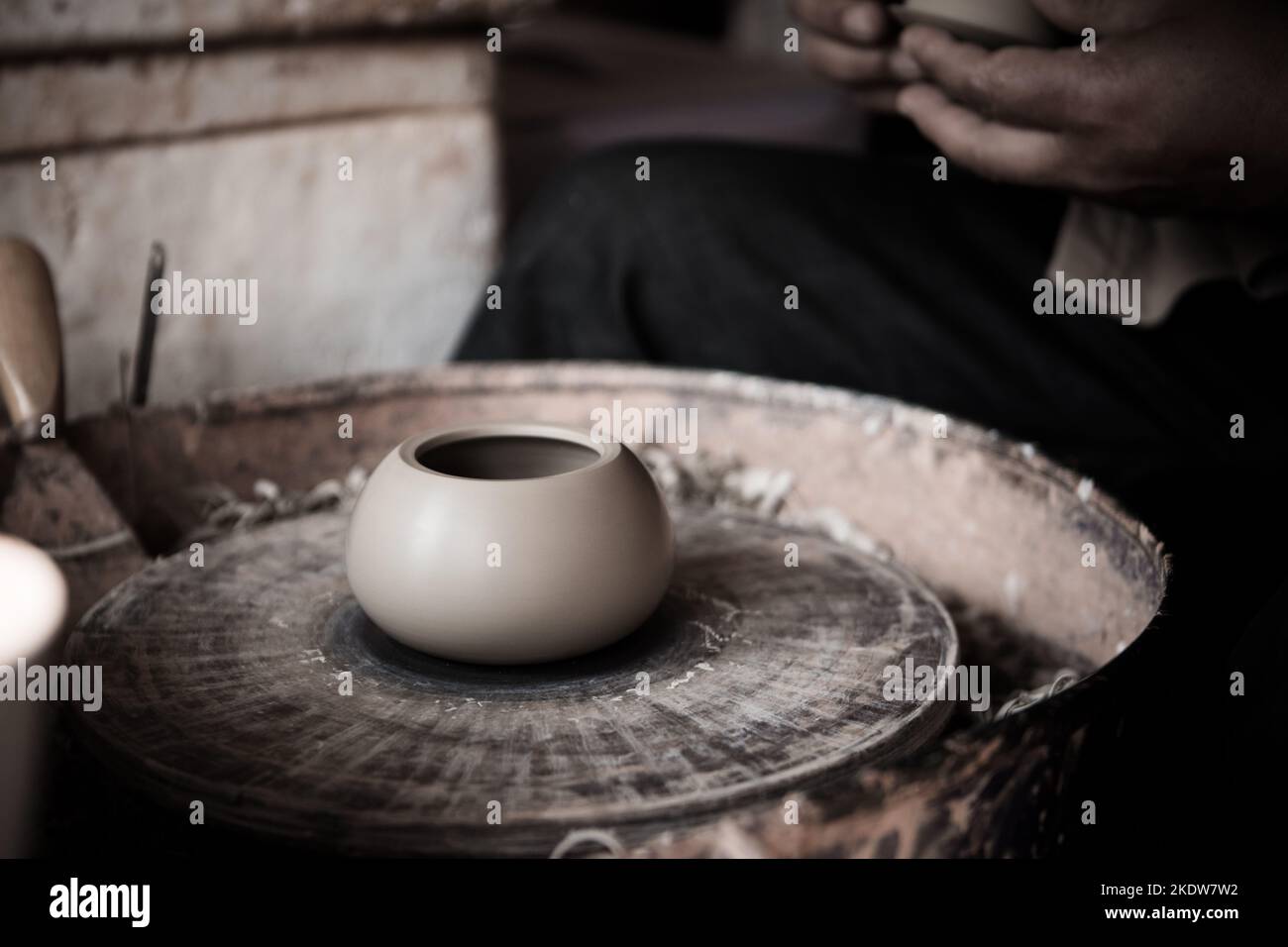 Chinese pottery making hi-res stock photography and images - Alamy