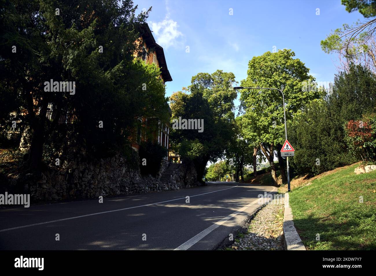 Italy italian country town city hi-res stock photography and images - Alamy