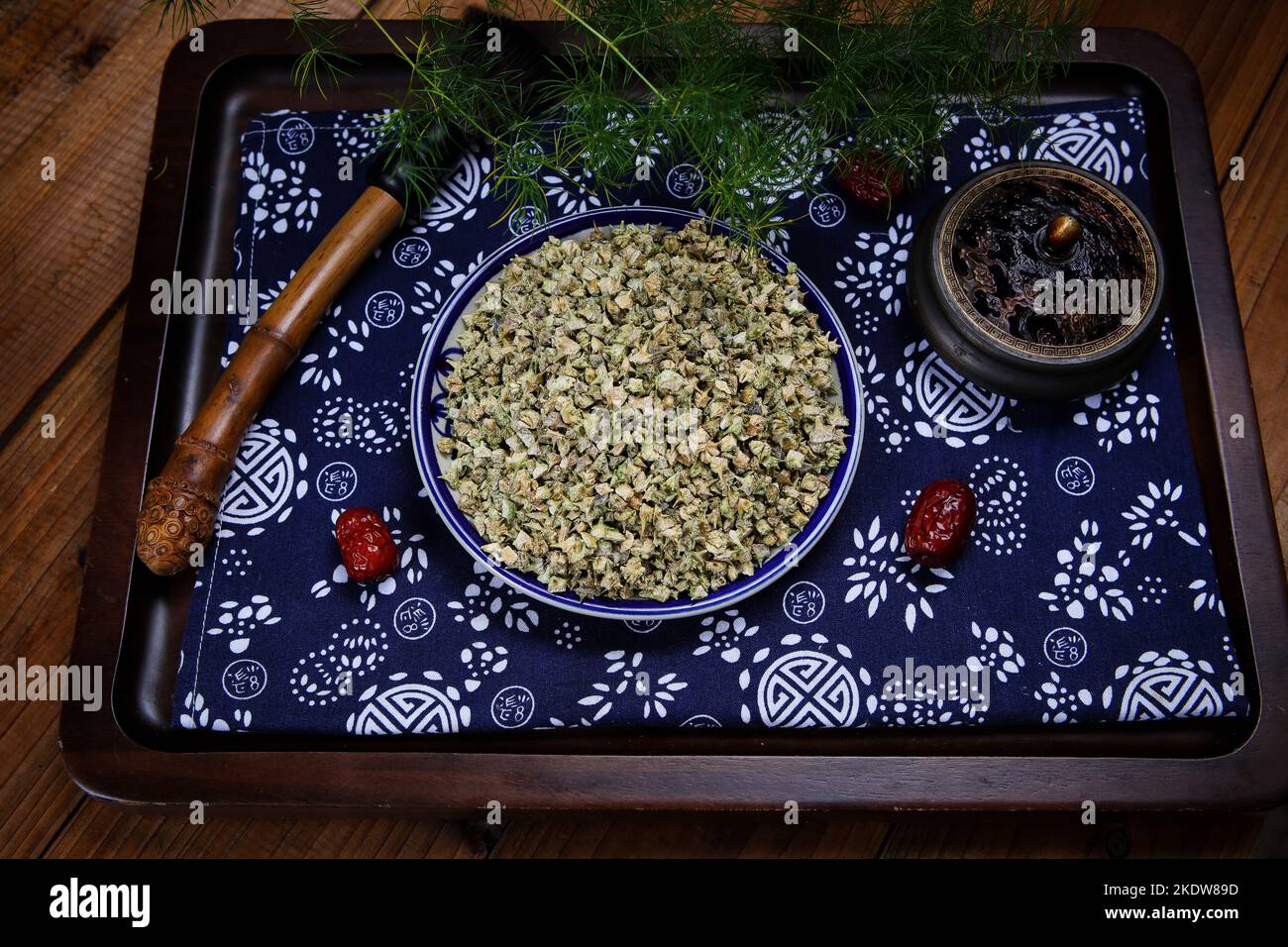 Chinese herbal medicine white thistle Stock Photo - Alamy