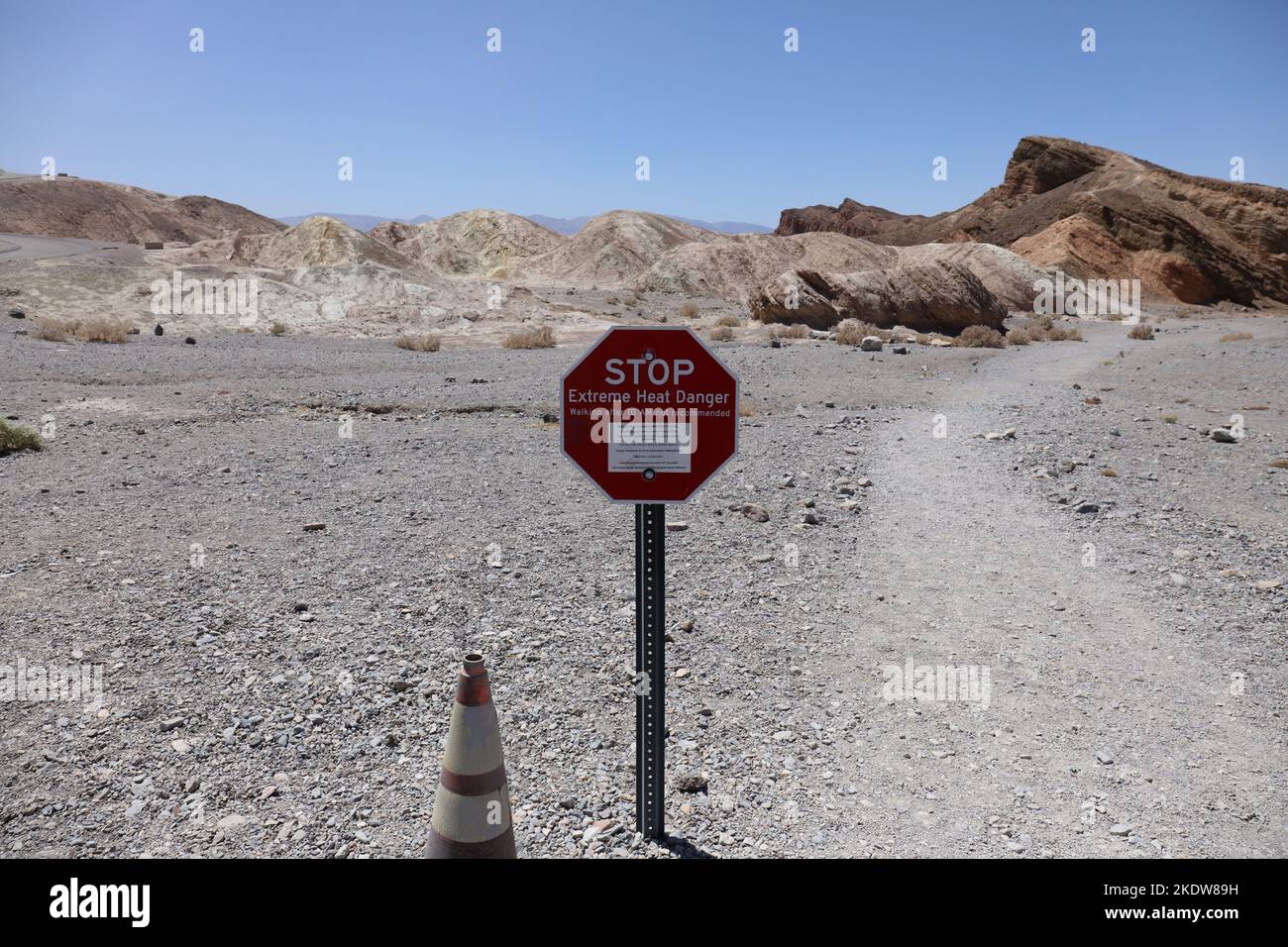 An Extreme Heat Warning sign at the beginning of the trail at Zabriskie ...