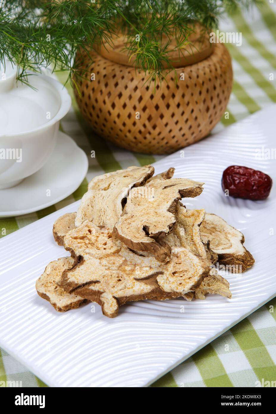 Chinese herbal medicine atractylodes Stock Photo - Alamy