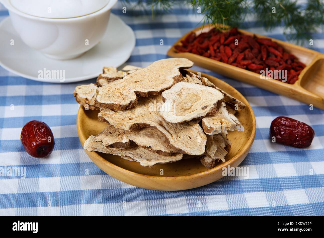 Chinese herbal medicine atractylodes Stock Photo - Alamy