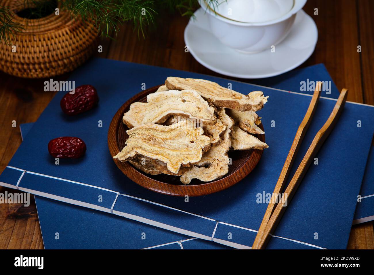 Chinese herbal medicine atractylodes Stock Photo - Alamy