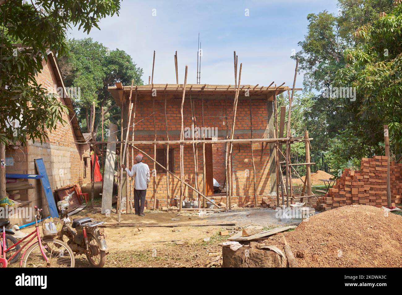 Bamboo house building construction hi-res stock photography and images ...
