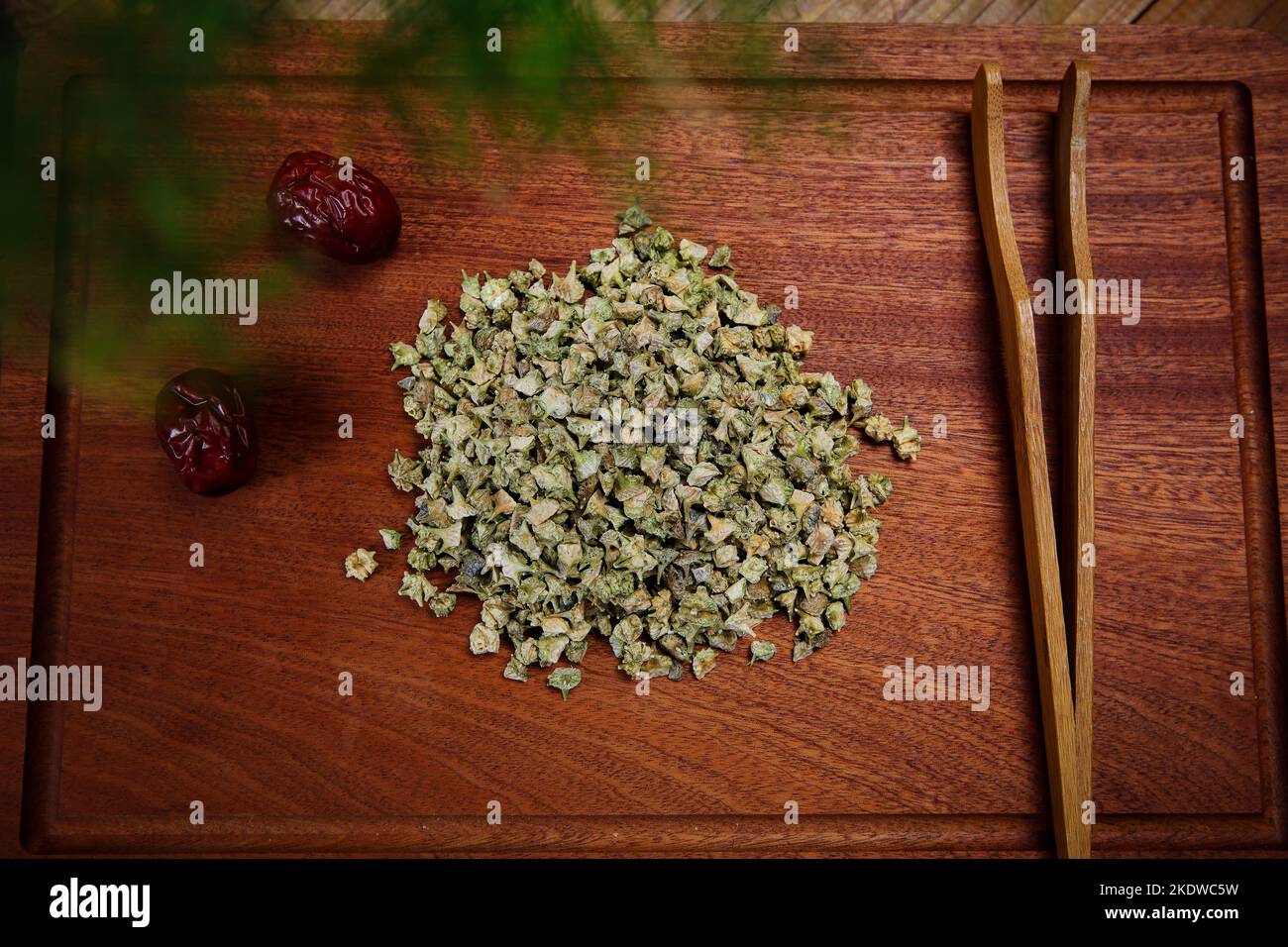 Chinese herbal medicine white thistle Stock Photo - Alamy