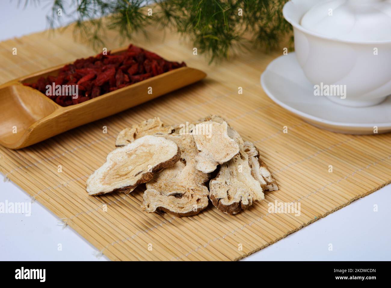 Chinese herbal medicine atractylodes Stock Photo - Alamy