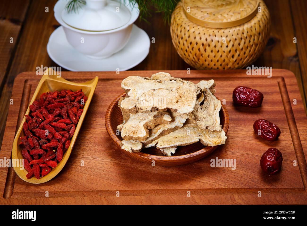 Chinese herbal medicine atractylodes Stock Photo - Alamy