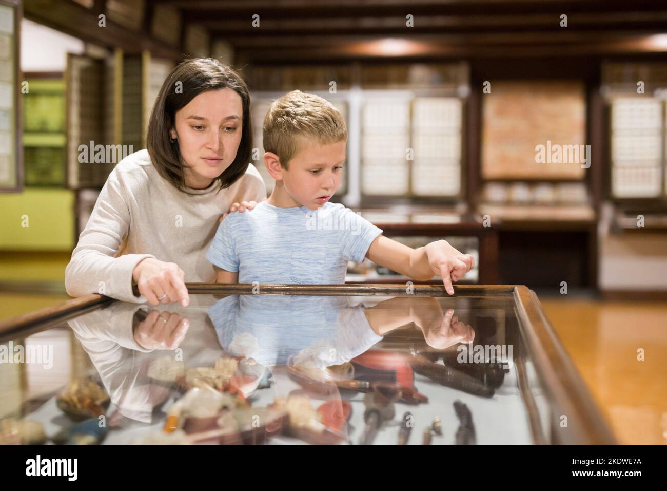 Gallery 10 objects hi-res stock photography and images - Alamy