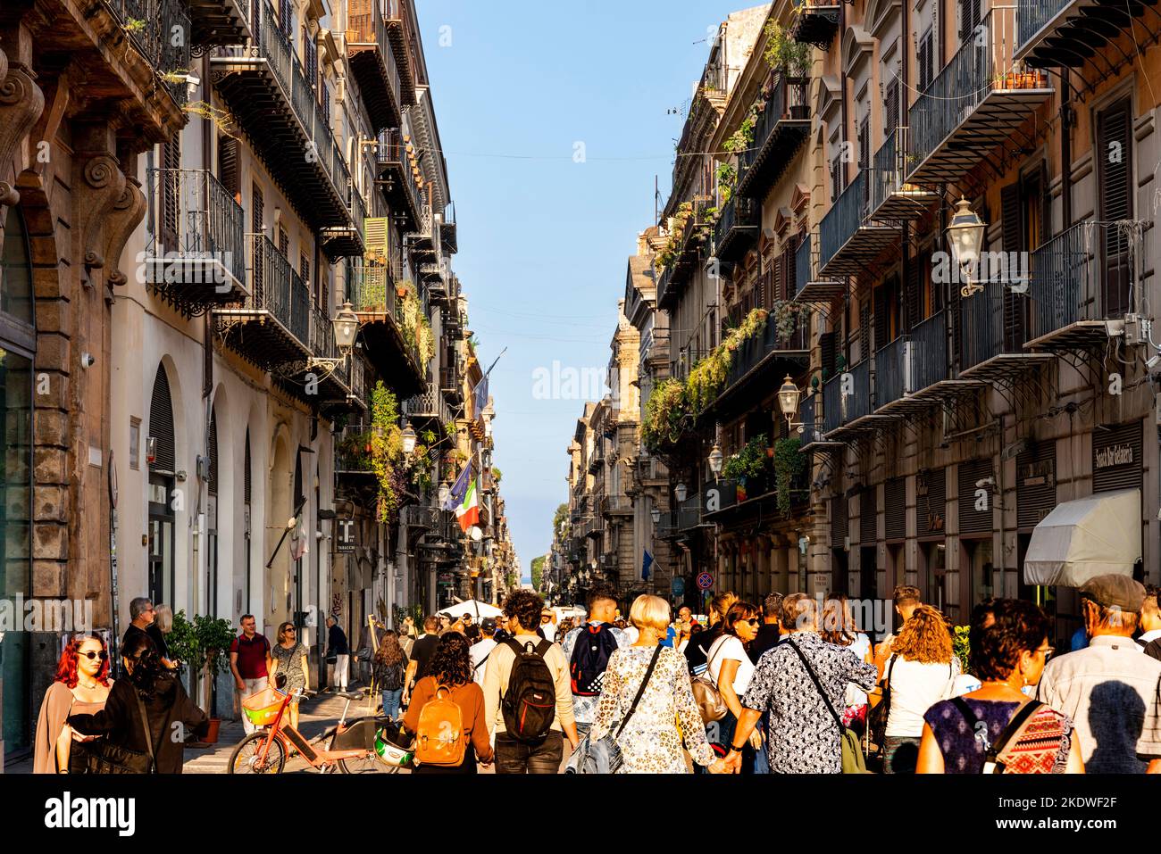 A Street In The City Centre, Palermo, Sicily, Italy Stock Photo - Alamy