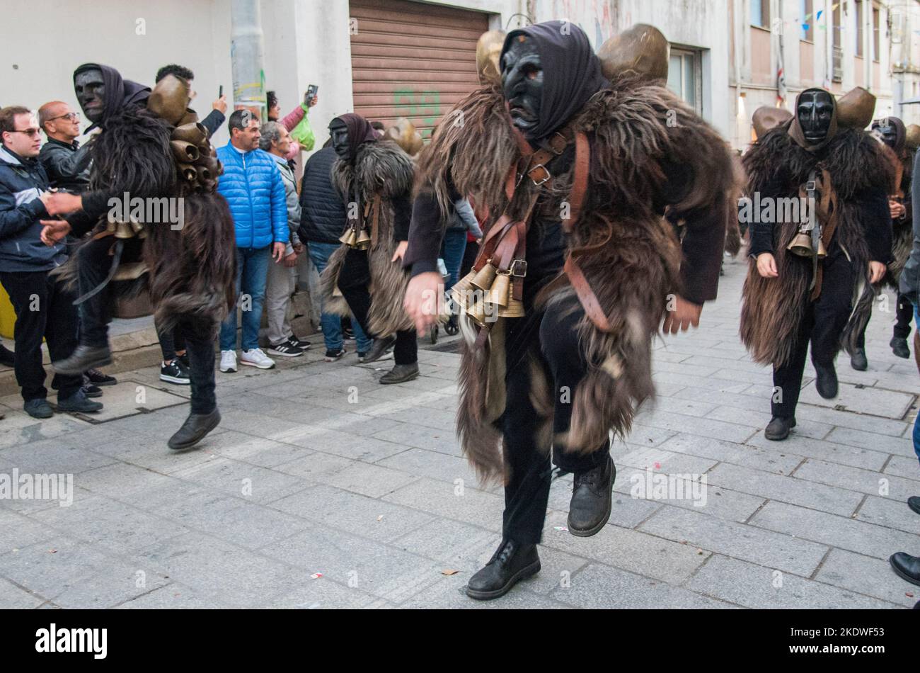 Il carnevale di Mamoiada viene associato alla vittoria dei Sardi sui ...