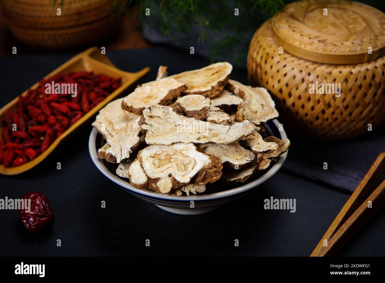 Chinese herbal medicine atractylodes Stock Photo - Alamy